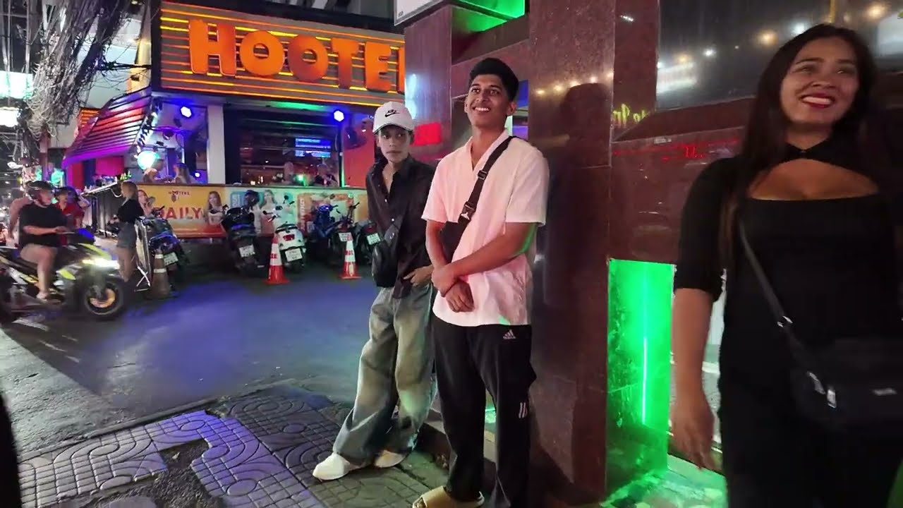 Bangkok Boom Boom Nightlife Walk alone Nana Plaza - Thailandtv.tv